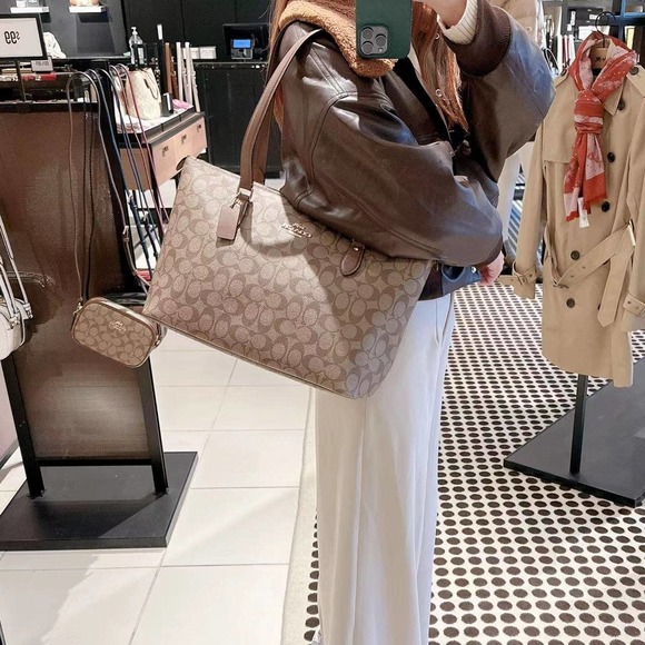 Coach | Bags | Coach Ch54 Gallery Tote In Signature Canvas In Khaki ...